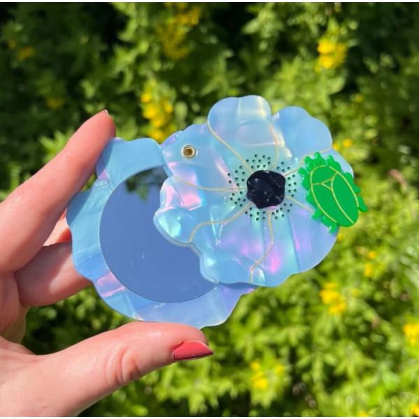 Coucou Suzette Blue Flower Mirror 使用素材セルロースアセテートサイズ高さ 約7.4cm×横 約5.5cm重さ 約26gコメントCoucou Suzette,新作のコンパクトミラーです。ユニークで楽しいキッチ...