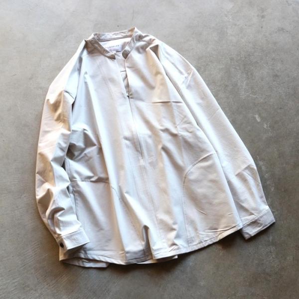 CHARGER シャツ 長袖 チャージャー スタンド スキッパー シャツ Stand Skipper L/S Shirt グレージュ Greige素材ポリエステル 100%サイズM肩幅 60cm 着丈 75cm 身幅 62cm 袖丈 58c...