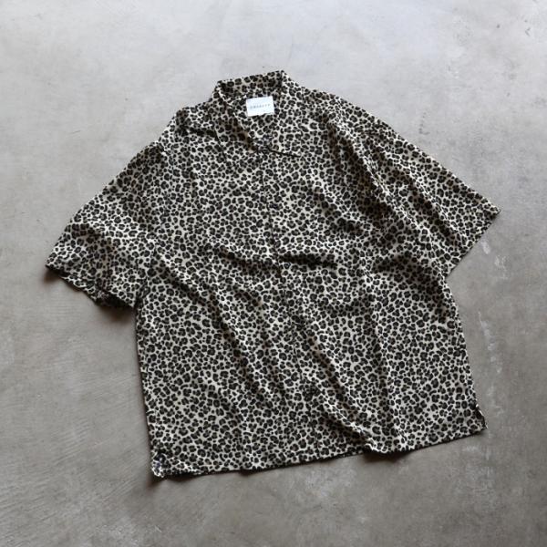 CHARGER トップス ユニセックス チャージャー オリジナル レオパード レギュラーカラー シャツ Leopard Regular collar Shirt ベージュ Beige素材ポリエステル 100%サイズM肩幅 51cm 着丈 7...