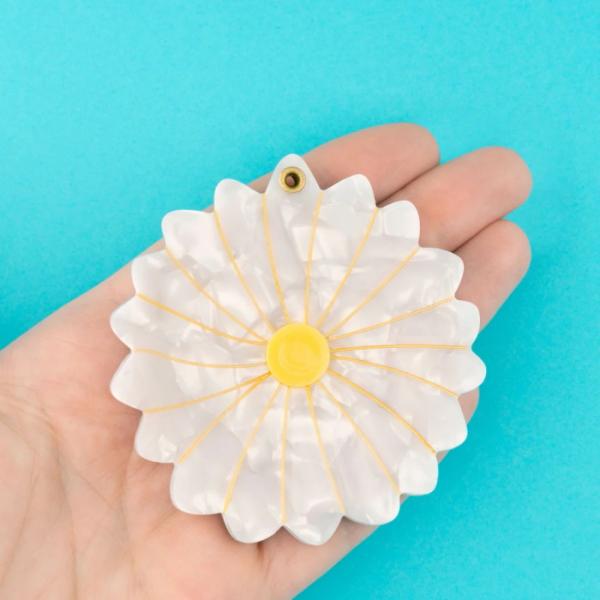 Coucou Suzette デイジー ミラー使用素材セルロースアセテートサイズ高さ 約7.5cm×横 約7.2cm重さ 約31gフランスからの直接輸入品コメントCoucou Suzette,新作のコンパクトミラーです。ユニークで楽しいキッ...