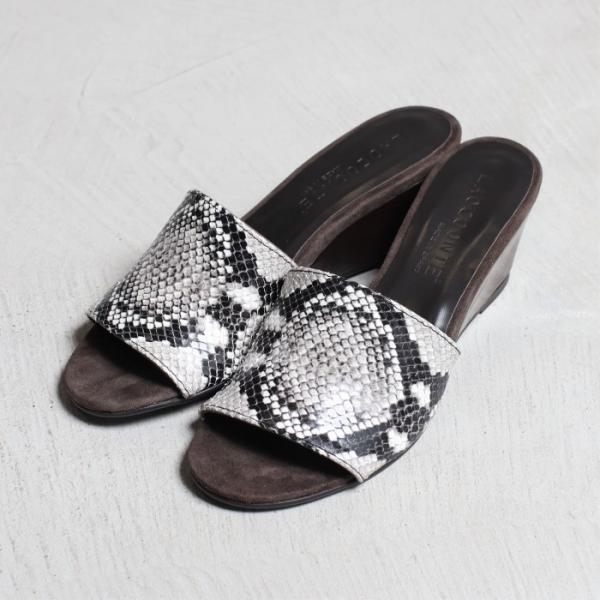 LAOCOONTE サンダル ラオコンテ AVRIL 型押しパイソンサンダル NATUR ブラウン 2020春夏新作使用素材インソール：本革アウトソール：キューロライトサイズサイズ 35（約22.5cm）底幅 約8cm,ソール全長 約20....