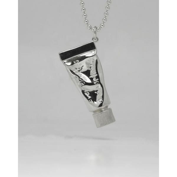 素材 : シルバー925サイズトップ(縦×横) 3.6×3cm重さ（g）17g※多少の誤差がございますことご了承くださいませ。コメントPoly Things,新作のペンダントです。ブリストルで生まれた16歳の少女、ポリーの心の中にある景色や...