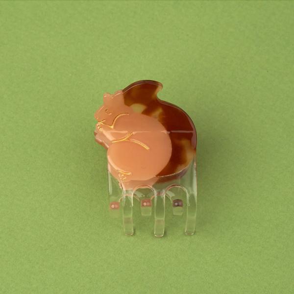 使用素材セルロースアセテートサイズ高さ 約4cm×横 約3.2cm重さ 約8gコメントCoucou Suzette,新作のヘアアクセです。カラフルで面白い、フランス発のブランドから色づく木々や、食欲の秋にふさわしい温かみのあるカラーがかわい...