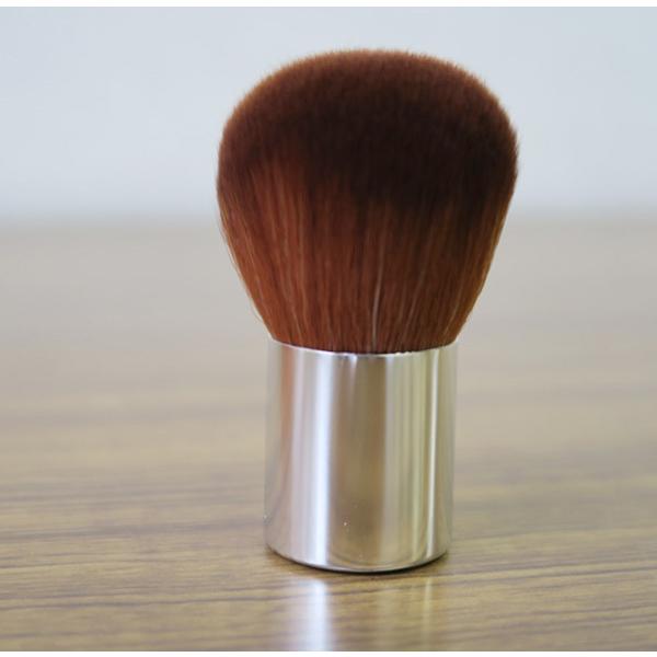 【品質表示】毛の材質：山羊毛100％サイズ／全長：70mm／毛丈：40mmハンドル(軸)：アルミ色：ブラック【お手入れ方法】・使用後はティッシュなどで優しくパウダーを拭き取ります（又は洗い落とす）。・ぬるま湯で洗う場合は、少量の中性洗剤を入...