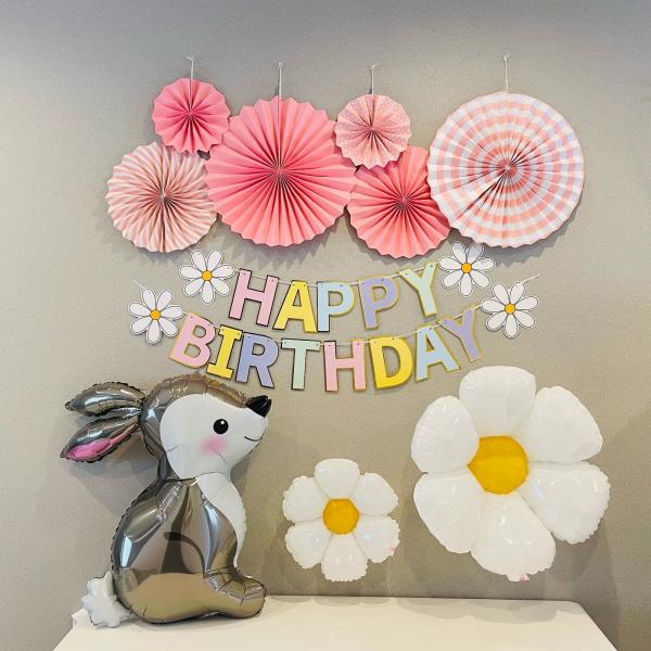 【大きいサイズ】目を引く75cmの大きなウサギバルーンと可愛らしいデイジーバルーン2個が含まれ、パーティー会場に華やかさと愛らしさをプラスしましょう。また、HAPPYBIRTHDAYバナーもセットに含まれています。【６つ色から選べる】ペーパ...