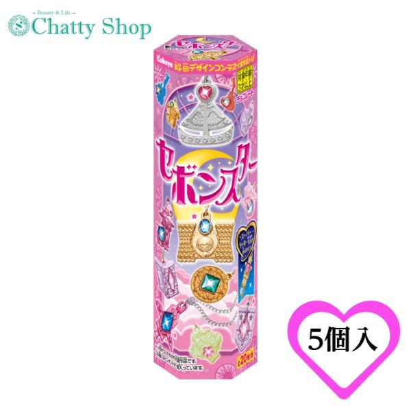 第4回セボンスターデザインコンテストの受賞作品が商品化して登場♪女の子たちが大好きなペンダントアクセサリーです。女児だけでなく、昔を懐かしんで購入する大人の女性ファンも多く、親子世代で幅広い年齢層に支持されています。2個のホログラム宝石がキ...