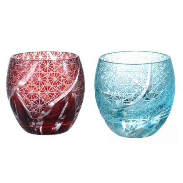 切子お猪口ペアグラス食洗器対応ギフトＢＯＸ入りですのでプレゼントや贈り物にも最適です職人による手作りで製作された切子グラスのお猪口は洗練された上品さを醸し出しております日本酒のおちょこや日本茶なども注がれても美しいです[サイズ（約）]　直径...