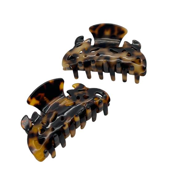 ご覧になって頂きありがとうございます。アセチ素材のバンスクリップです。上品でシンプル♪クラシックモダンなテイストを漂わせる、ヘアアクセサリーです。【内容数】1個【サイズ】・約5cm×8cm 厚み約25mm（多少の誤差がある場合がございますの...