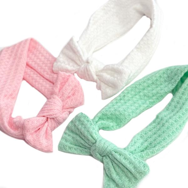 ご覧いただきましてありがとうございます。デカリボン付きヘアバンド（ベビーバンド）です♪カラーは全3色＾＾綺麗なパステルカラーです。【商品説明】（内容数）1個（デザイン）リボン付きヘアバンド（サイズ）内径約100mm、全長約160mm、厚み約...