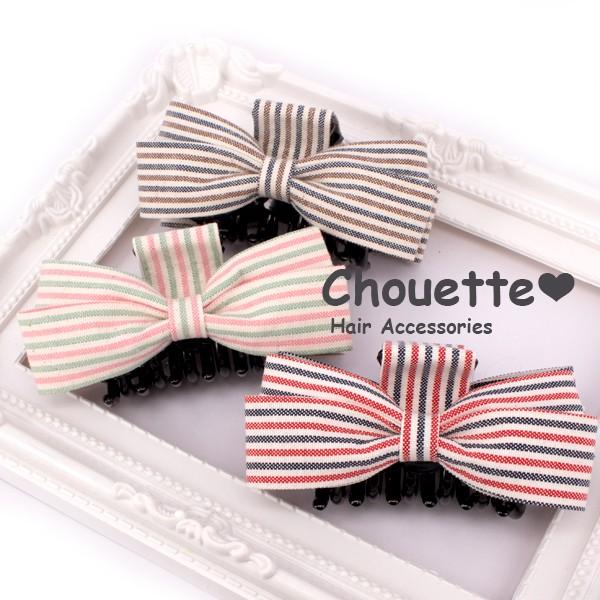 ご覧になって頂きありがとうございます。ストライプ柄のシンプルバンスクリップ。シンプルですが存在感は抜群！少しおしゃれしたい時や、お出かけする時などに◎■サイズ・約45mm×94mm■素材・リボンテープ：ポリエステル・バンスクリップ：アクリル...