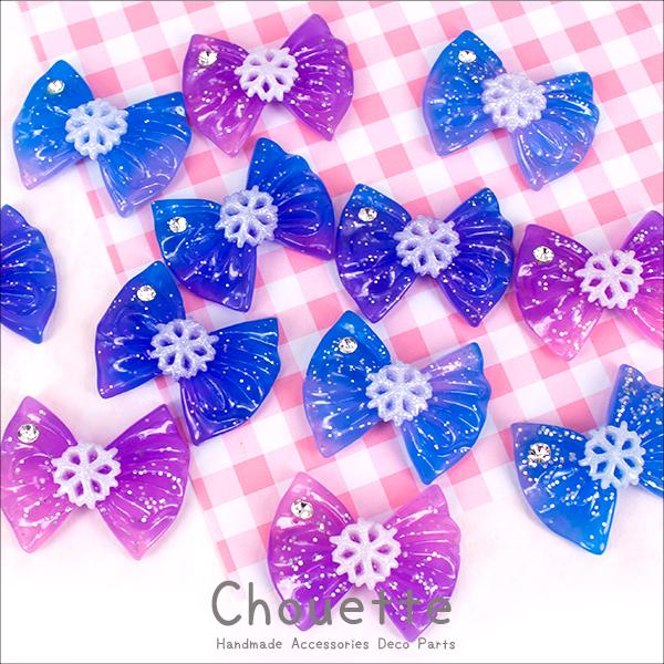 ご覧になっていただきましてありがとうございます。ゆめかわリボンのデコパーツです＾＾おしゃれで可愛いグラデーションカラー♪ヘアアクセサリーや小物など色々な用途にお使いください＾＾【商品説明】・内容数：2個(同色)・サイズ：約26mm×32mm...