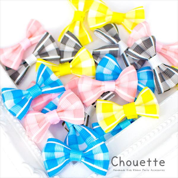 カラフルなギンガムチェックのリボンパーツです♪ヘアアクセサリーや小物などのデコレーションなどいろいろなパーツにお使いいただけます＾＾・詳細内容【内容数】4個【サイズ】約25m×40mm 厚み約9mm（多少の誤差がある場合がございます）【カラ...