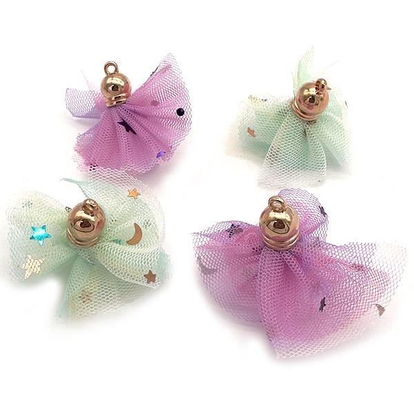 ご覧いただきましてありがとうございます。大人気タッセルパーツです♪カンつきなのでピアス、イアリングにしたりその他にもバッグチャームやインテリア雑貨などのアクセントに使ったりと幅広くお使いいただけます。【商品説明】・内容数：2個・カラー：ピン...