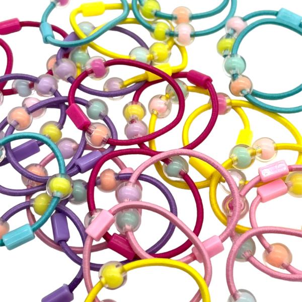 ご覧いただきましてありがとうございます。玉が二つ付いているカラフルなヘアゴムです。色がはっきりしているので存在感が増すかと思います。いろいろな用途でご使用ください。■サイズ：内径 35mm (多少の誤差がある場合がございますのでご了承くださ...