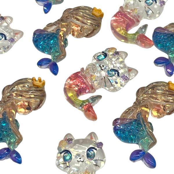 ご覧いただきまして誠にありがとうございます。人魚と猫のデコパーツです。クリアの中に色付けされているのでとても可愛いです。いろいろな用途でご使用ください。（内容数）同タイプ5個（サイズ）人魚 約3.5cm×3cm 厚み5.3mm ネコ 約3c...