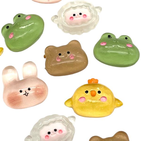 ご覧いただきましてありがとうございます。透明感がある動物のアクリルパーツです。後ろが平らになっておりますのでヘアゴムや、飾りつけなどつけやすいです。【商品説明】（デザイン）クリア系のアニマルアクリルパーツ（内容数）同タイプ2個（サイズ）クマ...