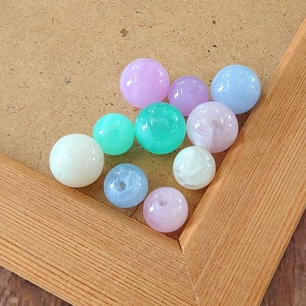 マーブル柄のアクリルビーズです。【内容数】【10mmアイボリー 】20個【10mmグリーン】16個【10mmパープル】20個【10mmピンク】15個【10mmブルー】17個【12mmアイボリー】20個【12mmグリーン】20個【12mmパー...