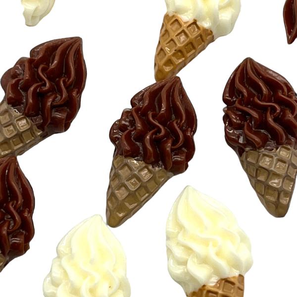 ご覧いただきましてありがとうございます。うずまきアイスクリームです。光沢があってとても美味しそうに見えます。後ろが平らになっているので付けやすいです。いろいろな用途でご使用ください【内容数】5個【サイズ】約3cm×1.5cm 厚み約9mm ...