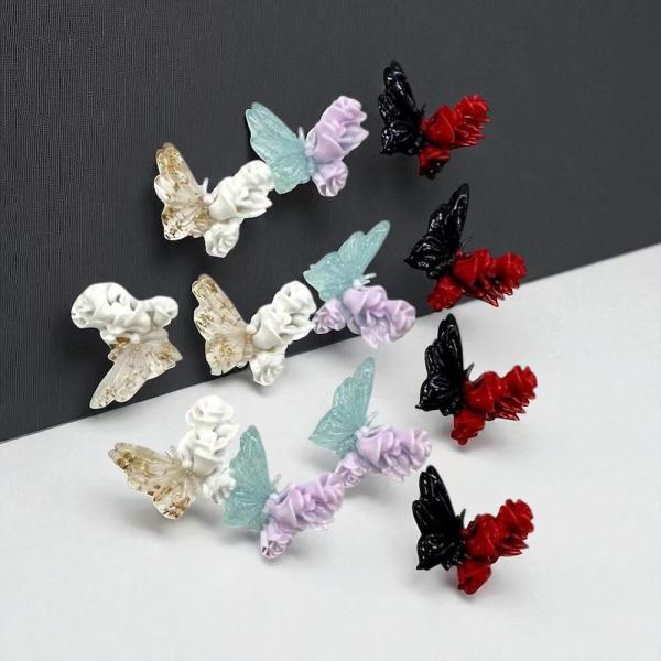 光を蓄えて暗闇で美しく光る、幻想的な蝶々と花のデコパーツです。◆活用シーンネイルアートの主役パーツレジンアクセサリーのアクセントスマホ・小物のカスタマイズ手芸・クラフト作品の装飾子供の工作にも人気【内容数】同色4個【サイズ】約1cm×1cm...