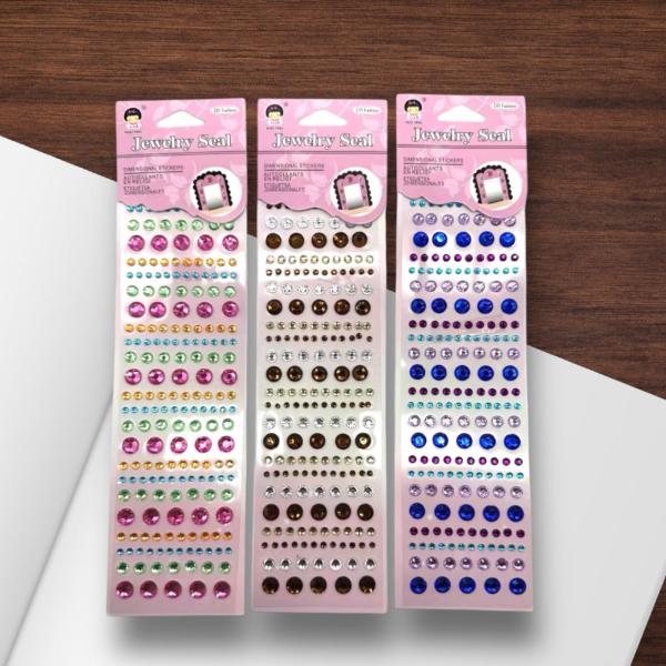 1シートに約200個の丸型ジュエルシールがぎっしり！立体的なドーム型デザインで、キラキラと美しく輝きます。【商品特徴】約200個の大容量でたっぷり使える丸型デザインで配置しやすい立体ドーム型で高級感アップシールタイプで簡単接着様々なサイズで...