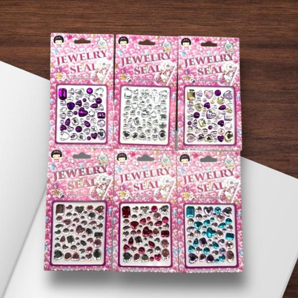 1シートに約45個のキラキラジュエルシールが入っています。ハート型、丸型、オーバル型など、様々な形状が楽しめます。【商品特徴】約45個入りで使いやすい量多彩な形状で表現力アップ立体ドーム型で高級感シールタイプで簡単貼り付け透明感のある美しい...
