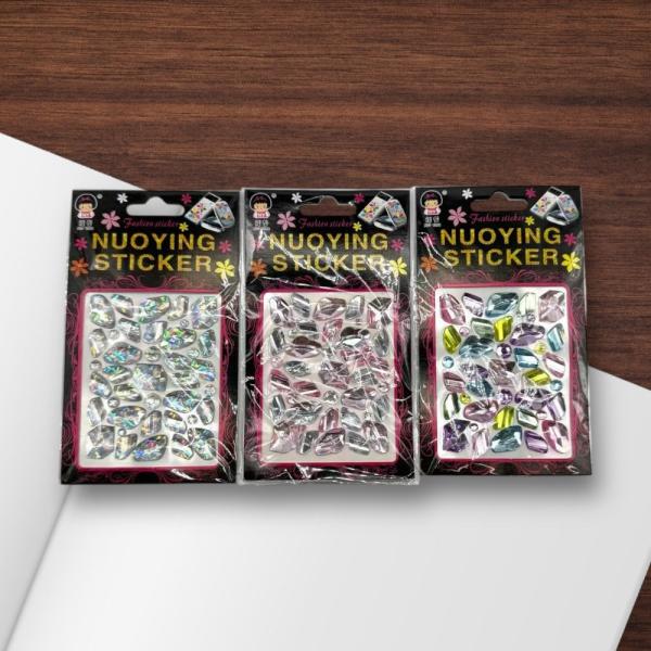 キラキラと輝くクリスタル風のジュエリーシールセット！本物の宝石のような立体感と輝きで、あらゆるアイテムをゴージャスに演出します。◆デザイン様々な形状のカットが施されたクリスタルシールで、光の当たり方によってキラキラと美しく輝きます。ラウンド...