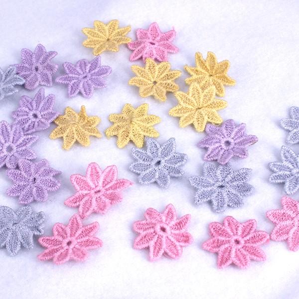 在庫処分　ご覧いただきましてありがとうございます。ベイクドカラーのレースミニフラワーです(^^)ピアスやイヤリング制作に使用したりバッグなどのワンポイントにしても◎※到着時、折り曲がった状態で来る可能性がありますが、手で広げると元に戻ります...