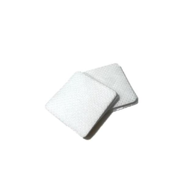グルーノズルを綺麗に拭き取れる、グルー専用コットン。グルー拭き取り用に開発されており、拭いてもボトルに紙が付かない特殊な網目状のコットンです。サイズ4.8cm×4.8cm