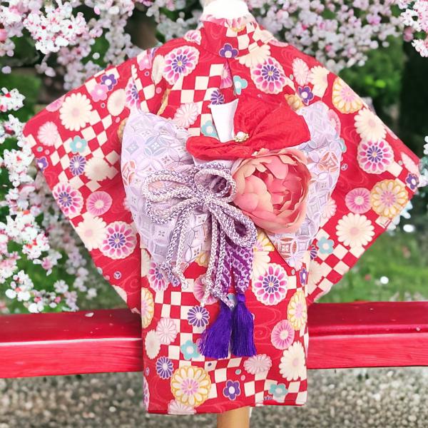 和菓子のような甘いかわいい柄が愛犬を彩る。愛犬への甘さがさらにふくらむ、今年の着物。毎年、この晴れ着姿を見る事が楽しみになっている。色とりどりの絞り模様がとても可愛らしくて、可愛らしくて。うちの仔にぴったり。今年もこの着物の彩りと一緒に、様...