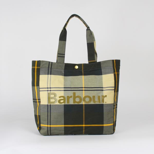 ■スタイルトートバッグ■商品説明【TELFIELD TARTAN TOTE BAG】通勤にも、毎日の必需品をまとめて持ち運びたい時にも便利な「Barbour Tellfield Tartan Tote Bag」。荷物をしっかり収納できるスペ...