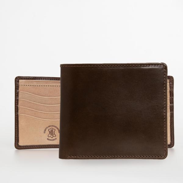 ■スタイルメンズ 二つ折り財布■カラーCONKER/NATURAL - ウッドブラウン内側：ナチュラル■素材VINTAGE BRIDLE LEATHER（ヴィンテージブライドルレザー）裏地：TEXTILE（テキスタイル）■仕様札入れ×2ポケ...