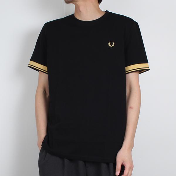 ■スタイル半袖Tシャツ■商品説明【TWIN TIPPED CUFF T-SHIRT】フレッドペリーを象徴するライトウェイト鹿の子素材で仕立てたツインティップTシャツ。袖口のツインティップがブランドらしいシャープな表情を添え、通気性の高い軽量...