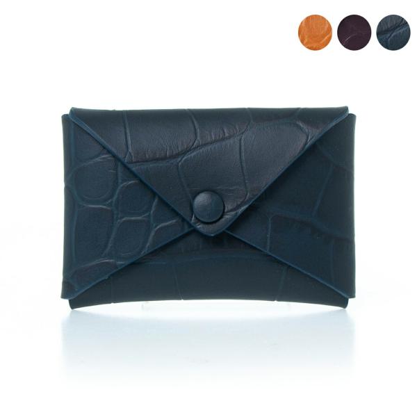 【FIFTY ON TITANIA CARD HOLDER】スムースな手触りの型押しレザーを使用した封筒型の可愛らしいシルエットが魅力的なカードケース。内側にフックタイプのキーリングが備わっており、キーケースとしても使用可能です。スリムな設...