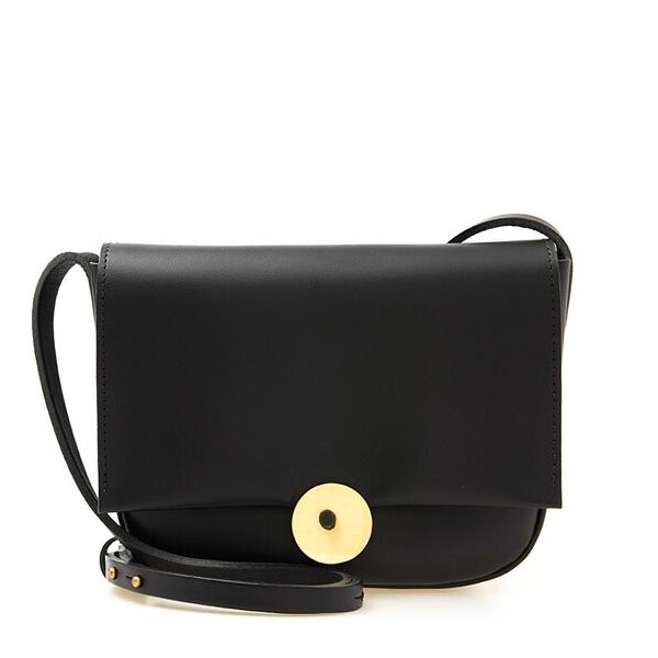 【UMA】VEGETABLE TANNED LEATHER製法で丁寧に時間をかけて作られた特別な革を使用したショルダーバッグ。ハンドメイドで作られた革は上質で丈夫、滑らかな手触りです。小ぶりなサイズですがマチもあり、折り財布、携帯電話等の必...