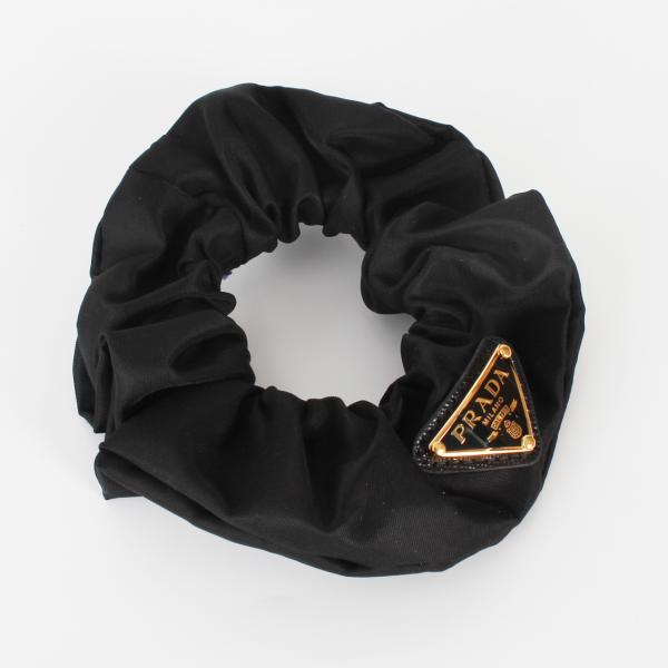 ■スタイルシュシュ■商品説明【RE-NYLON SCRUNCHIE】テクニカルなエッセンスを取り入れ、モダンに仕上げたシュシュ。素材には、海洋ゴミや漁網、繊維廃棄物を再生したECONYLを使用したRe-Nylonを採用し、サステナブルな視点...