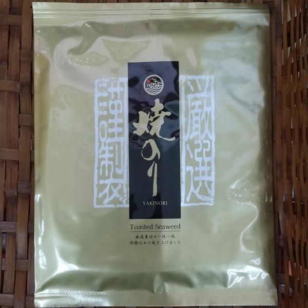 パリッと歯切れが良く、お口の中でとろけるような食感。当店で最高級の焼海苔です。贈り物にも人気です。アルミの袋に入っていて おいしさが長持ちするのも、嬉しいポイント。内容量：全型7枚※海苔価格高騰のため【 7枚入り 】に規格変更いたしました。※