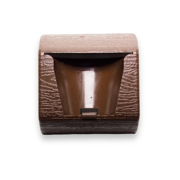 樹種：プラスチック当店の16gゼリーをゼリースプリッターで半分にしたものがはまります。角底と丸底がございます。当店のゼリーやプロゼリーは角底の高さと同じになります。