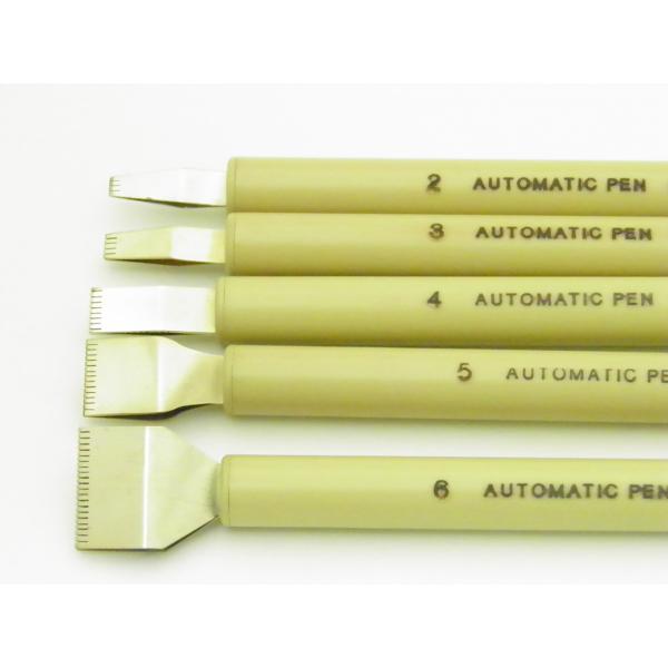 太さの異なるプレーンなラインが描けます。軸付きのペンです。ペン先幅は、（写真：上から）No.2=約3.4mm、No.3=約4.8mm、No.4=約8mm、No.5=約13mm,No.6=約19mm全長　約16.5cm。