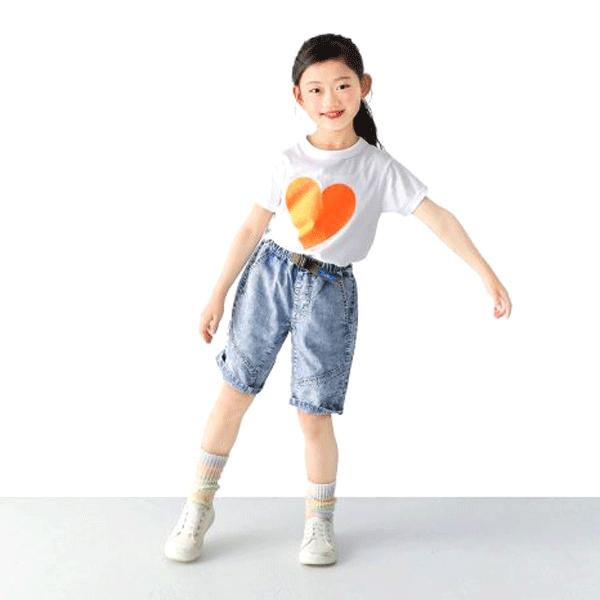 ライトデニムを使った、膝切替のクライマーハーフパンツです。薄くて軽いライトオンスデニムで、ケミカルウォッシュされた価値あるパンツです。股部分がクライマータイプですので足を広げてもゆとりがあります。有名ブランドメーカーの生産を請け負っている縫...