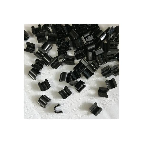 材質　■ アクリル内容量■ 20個名称　■ ボタン足ポニーテールホルダー黒サイズ■ 8.5  ×  9  ×  6mmカボションなどのパーツ裏面に貼り付けてオリジナルボタンが作成できます。お気に入りのカボションも、オリジナルレジン作品も、ヘ...