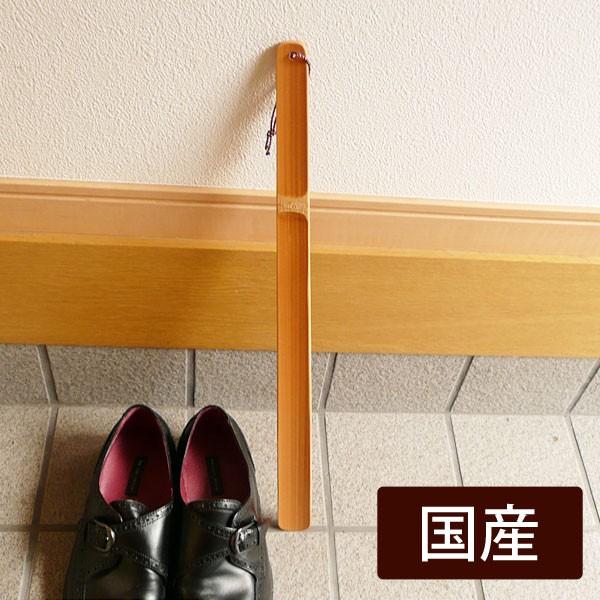 スス竹のシンプルで長めの靴べらです。50cmあります。ナチュラルな竹の繊維がデザインとなり、握った感覚もつるっと滑らか。靴とかかととの接地面が、広く感じられ、滑らかに覆うような感覚です。プラスチック製のものより、高級感があり日本らしい玄関ア...