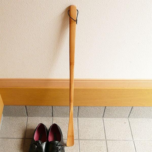 かなり長い靴べらです。約75cmあります。細身なつくりなので、そこそこ軽く扱い易いよう工夫されています。立ったままでも使えるので、足腰への負担を軽減できるのが最大のメリット。下駄箱に置いておけば、来客への心遣いが伝わるでしょう。竹の表面が滑...