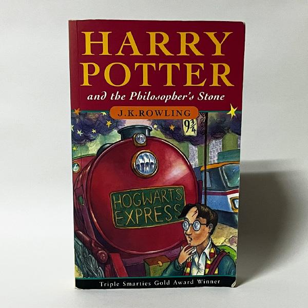 ■種別：中古洋書■著者：J.K.Rowling（J・K・ローリング）■言語：English（英語）※背ヤケあり。※古本ですので相応の使用感や多少のスレ、キズ等は見られますが、読むにあたっての極端なダメージはありません。