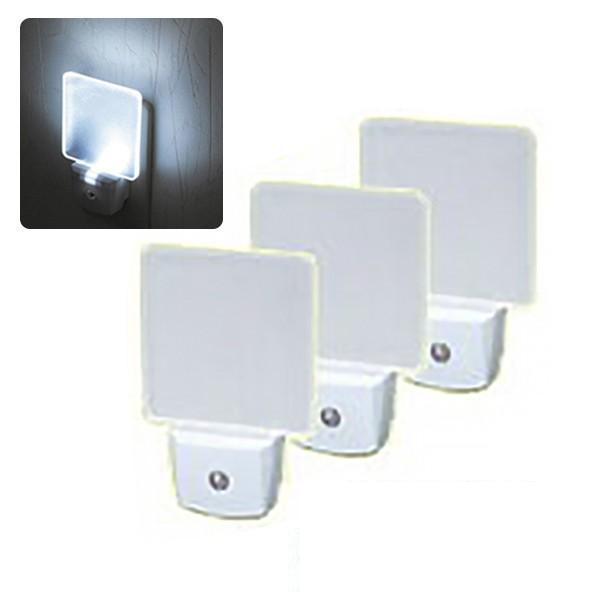 光センサーで暗くなると自動点灯。明るくなると自動消灯。電気料金は1ヵ月約2円ととても経済的!!コンセント式なので場所も取りません。上下、どちらの向きでも取り付け可能。LEDなので、球切れの心配はなく、長時間の使用に耐えられます。寝室、子ども...