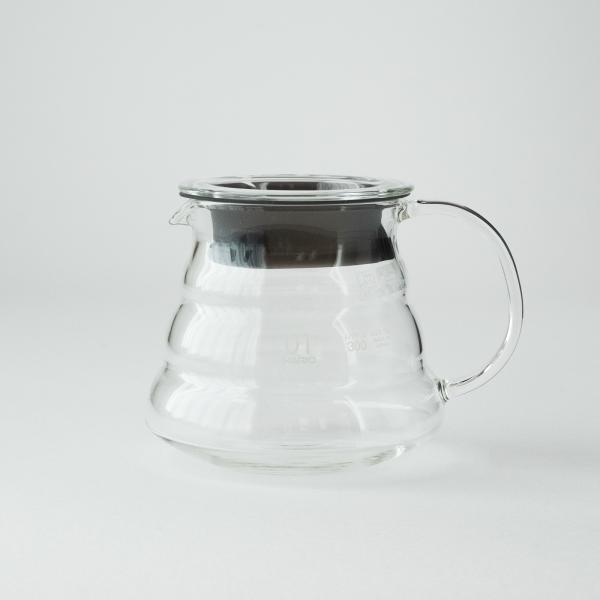 ポット・フタとともに耐熱ガラス製のサーバーです。フタにはシリコンパッキン付きの安心設計です。V60シリーズのサーバーとして、フタの上にV60ドリッパー（VD-01、02、03）がのせられるデザインです。フタをしたまま電子レンジ使用可能です。...