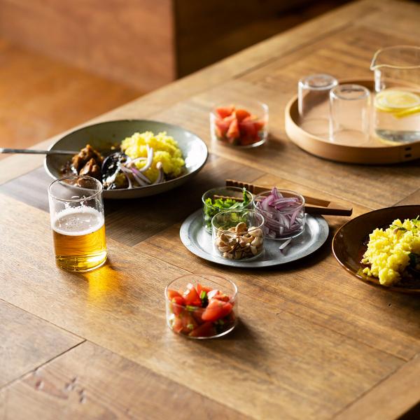 VISION GLASS Mサイズ飲物が入った時に美しさが際立つプロポーション。冷たいお水、温かいお茶など、たっぷり飲みたい時にオススメ。ちょっとした草花を飾ったり、カトラリー入れにしたり、ミニマルなカタチは用途を選びません。商品詳細サイズ...