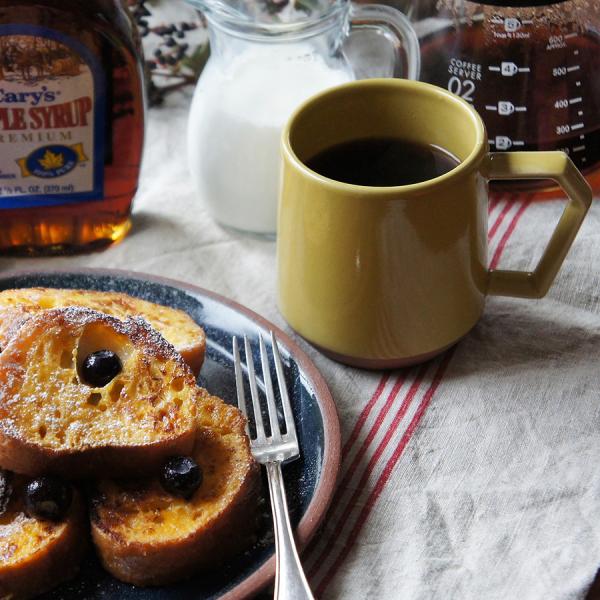 使いやすさ、持ちやすさを追求し、飽きが来ないシルエットを型からこだわって作りました。380mlという大容量なのに、手にピタッっとはまり、重さを感じず持ち上げることができます。商品詳細サイズ：直径8×高さ9.3cm（最大幅8.5cm）容量：3...