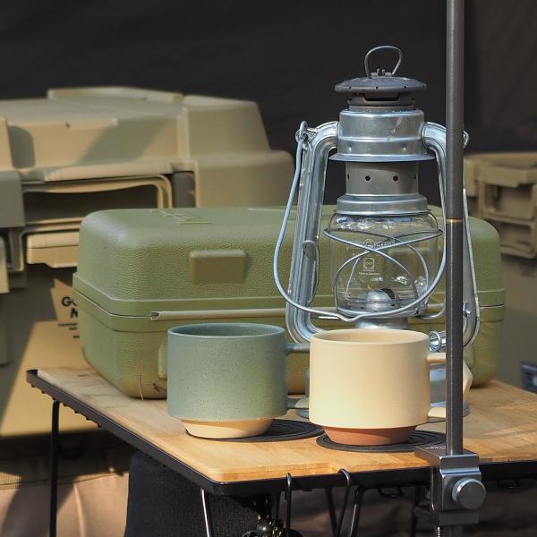 スタッキングできるCHIPS mug.です。使いやすさ、持ちやすさを追求し、飽きが来ないシルエットを型からこだわって作りました。手にピタッとはまるコンパクトなマグは、スタッキング出来るので、収納の場所も取りません。商品詳細サイズ：直径8.3...