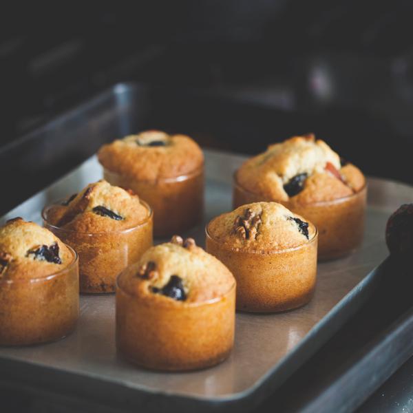 VISION KATORIEスモール、ラージ、どちらも高さは4cm。薬味を入れたり、ワンプレート料理のつけ合わせにソースを入れたり、デザートのフルーツを入れたり、しきりとしてもお使いください。砂糖やミルクなどを入れておくのも良いですし、バー...