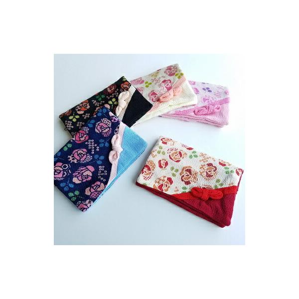 ■商品名2wayティッシュケース (ロマンスバラ)■商品についてロマンスバラ柄と無地の切り替えが素敵。縮緬生地を使ったやわらかい雰囲気の リボンがポイントの可愛い巾着です。小物が入るファスナー付きポケットが付いた 二つ折りのティッシューケー...